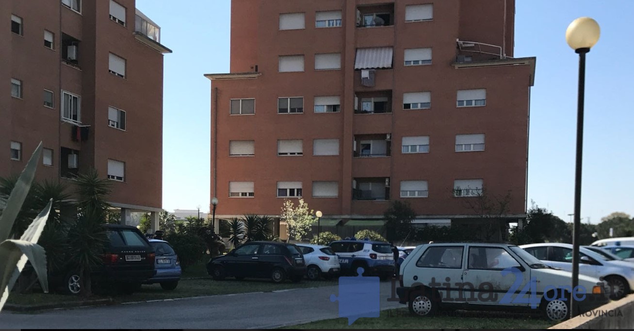 Spari in via Londra a Latina, la polizia sequestra una pistola: mistero ... Spari in via Londra a Latina, la polizia sequestra una pistola: mistero ...